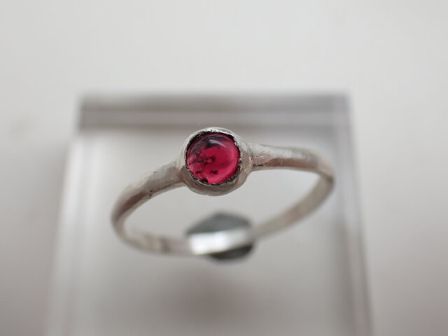 まるで召喚石 ミャンマー産レッドスピネル・シルバーリング【Red Orb】 | iichi 日々の暮らしを心地よくするハンドメイドやアンティークのマーケットプレイス