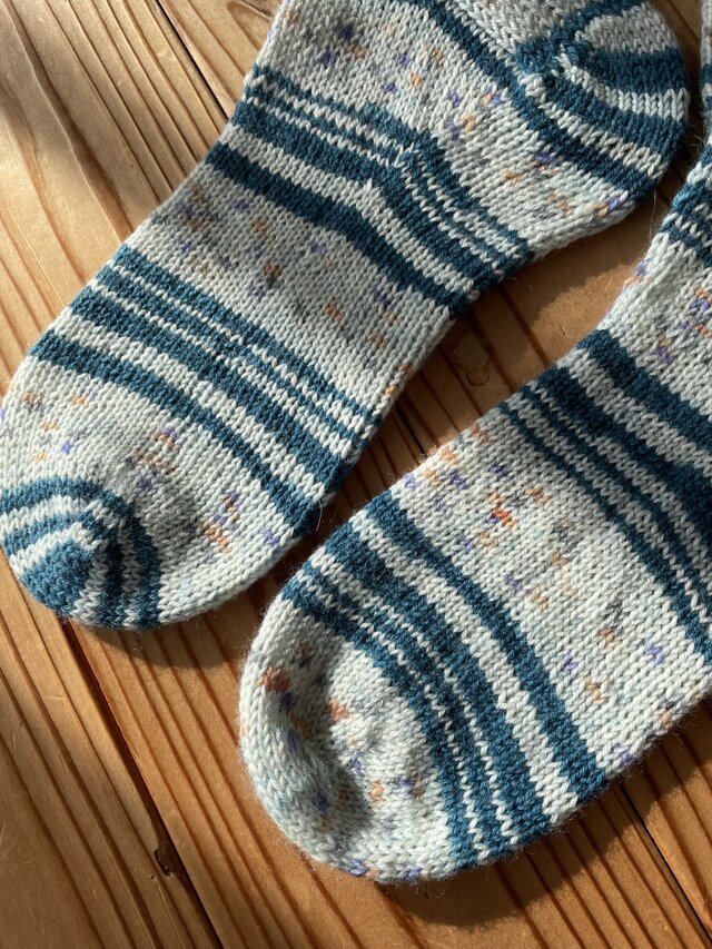 No.1366 手編み靴下City879 | iichi 日々の暮らしを心地よくするハンドメイドやアンティークのマーケットプレイス