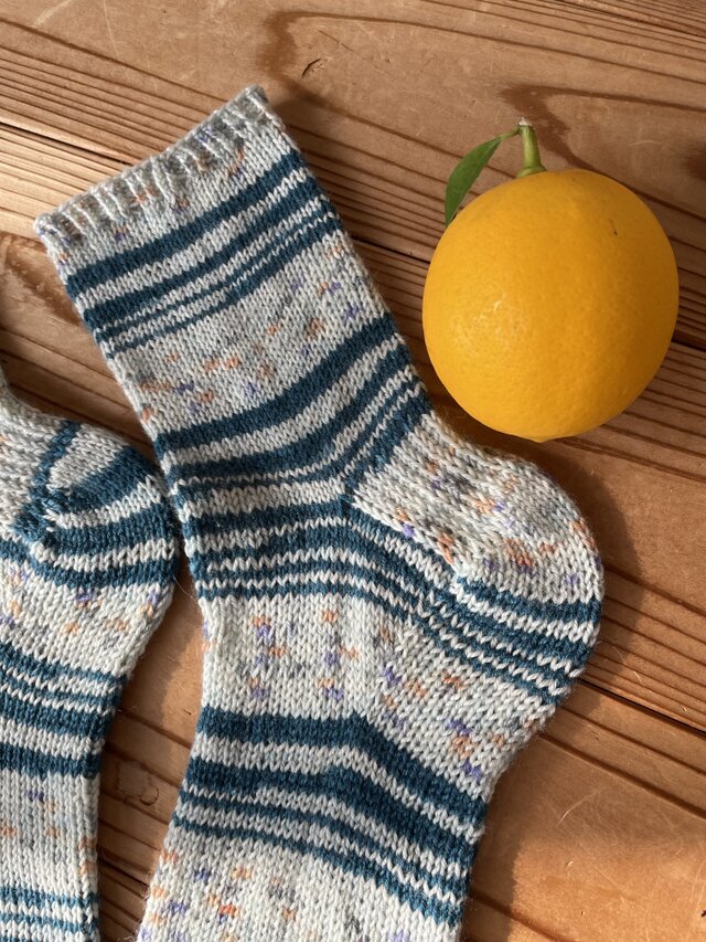 No.1366 手編み靴下City879 | iichi 日々の暮らしを心地よくするハンドメイドやアンティークのマーケットプレイス