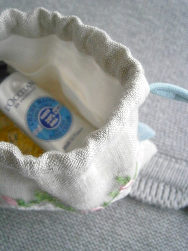 刺繍lace×linen 小さなpouch | iichi 日々の暮らしを心地よくするハンドメイドやアンティークのマーケットプレイス