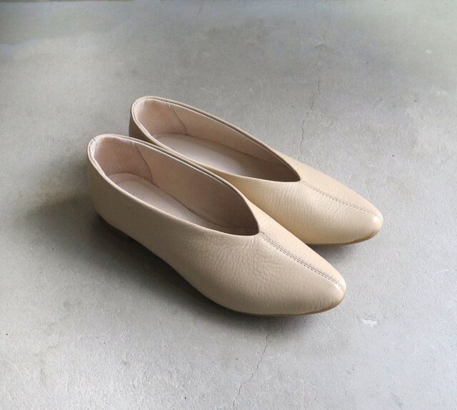 【上質感】オフィスOK! やわらかなベージュの本革パンプス | iichi 日々の暮らしを心地よくするハンドメイドやアンティークのマーケットプレイス
