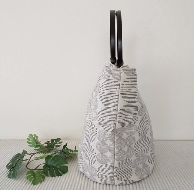 12/25まで Xmas♡SALE ️¥4320→¥2999wood♡北欧柄トートbag | iichi 日々の暮らしを心地よくするハンドメイドやアンティークのマーケットプレイス