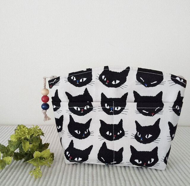 12/25まで Xmas♡SALE ️¥1890→¥1099たっぷり入る♡ねこさんポーチ | iichi 日々の暮らしを心地よくするハンドメイドやアンティークのマーケットプレイス