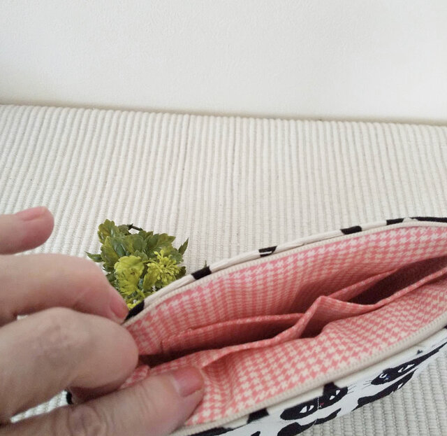 12/25まで Xmas♡SALE ️¥1890→¥1099たっぷり入る♡ねこさんポーチ | iichi 日々の暮らしを心地よくするハンドメイドやアンティークのマーケットプレイス