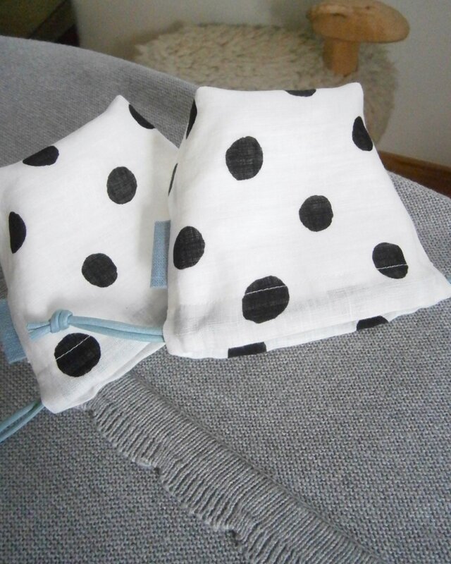 DotsLinen 小さなpouch | iichi 日々の暮らしを心地よくするハンドメイドやアンティークのマーケットプレイス