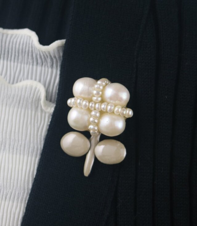 ぶさかわ真珠のちっちゃ〜なブローチ | iichi 日々の暮らしを心地よくするハンドメイドやアンティークのマーケットプレイス