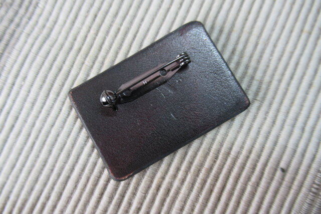 ジャージー島 クリスマス切手ブローチ 9193 | iichi 日々の暮らしを心地よくするハンドメイドやアンティークのマーケットプレイス