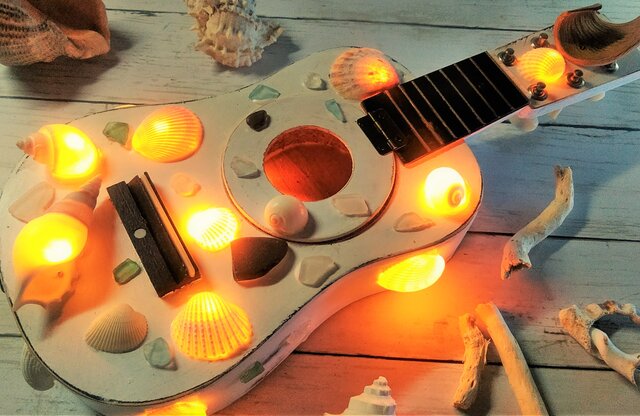 海辺のギター | iichi 日々の暮らしを心地よくするハンドメイドやアンティークのマーケットプレイス