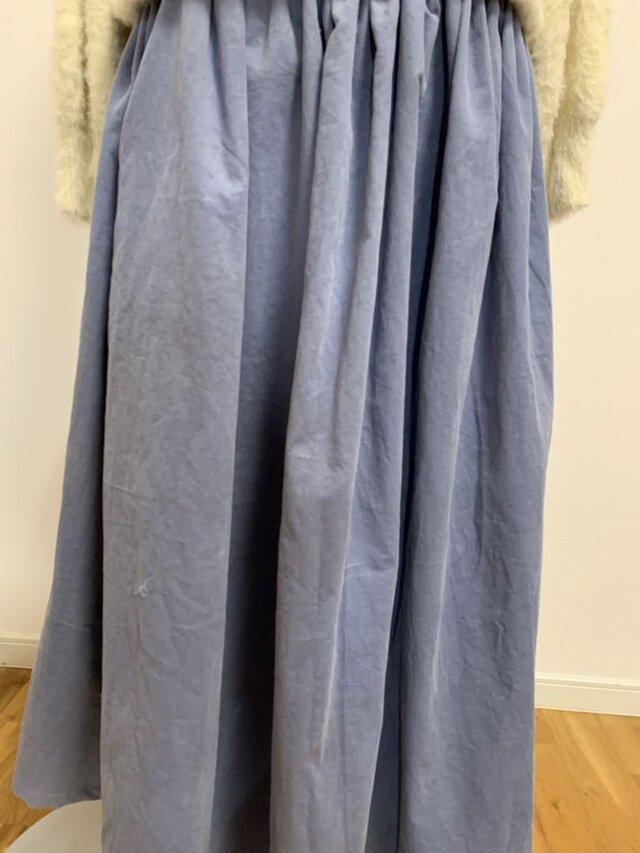 sale・ギャザーロングスカート・細畝コーデュロイ・くすみ水色・丈81.5cm・綿100％ | iichi 日々の暮らしを心地よくするハンドメイドやアンティークのマーケットプレイス