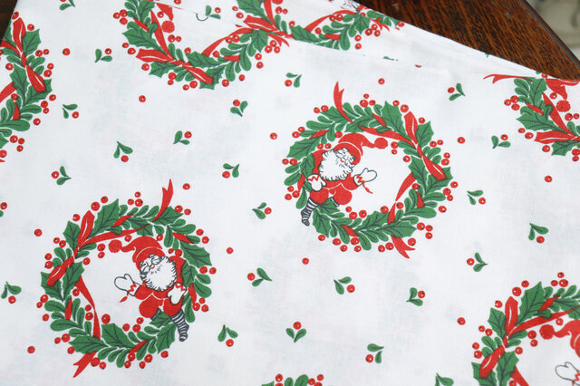 木綿のプリントクロス（サンタとリースのパターン） | iichi 日々の暮らしを心地よくするハンドメイドやアンティークのマーケットプレイス