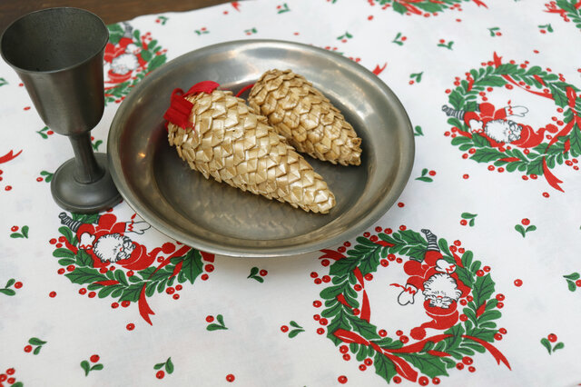 木綿のプリントクロス（サンタとリースのパターン） | iichi 日々の暮らしを心地よくするハンドメイドやアンティークのマーケットプレイス