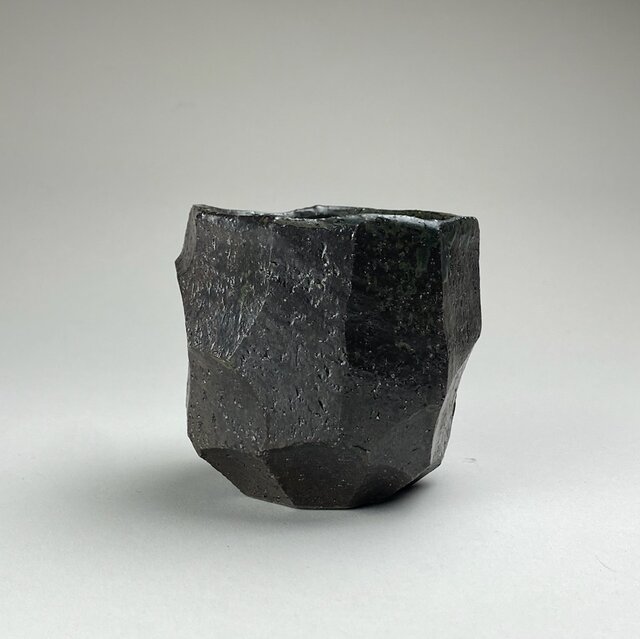 灰釉 面取りカップ no.1 | iichi 日々の暮らしを心地よくするハンドメイドやアンティークのマーケットプレイス