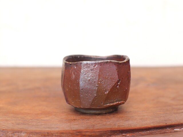 備前焼 ぐい呑み gi-005 | iichi 日々の暮らしを心地よくするハンドメイドやアンティークのマーケットプレイス