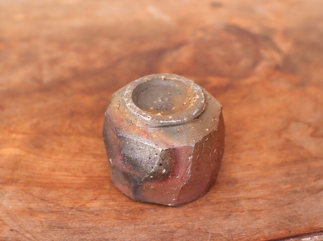 備前焼 ぐい呑み gi-005 | iichi 日々の暮らしを心地よくするハンドメイドやアンティークのマーケットプレイス