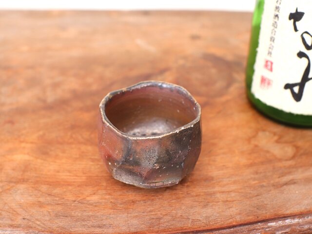 備前焼 ぐい呑み gi-005 | iichi 日々の暮らしを心地よくするハンドメイドやアンティークのマーケットプレイス