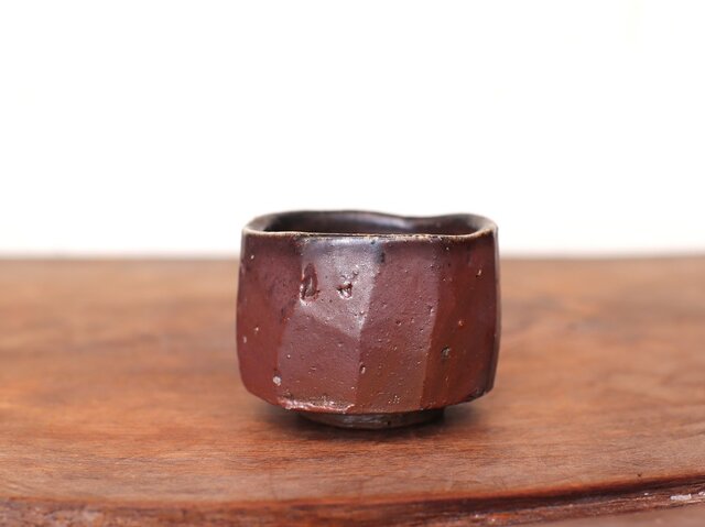 備前焼 ぐい呑み gi-006 | iichi 日々の暮らしを心地よくするハンドメイドやアンティークのマーケットプレイス