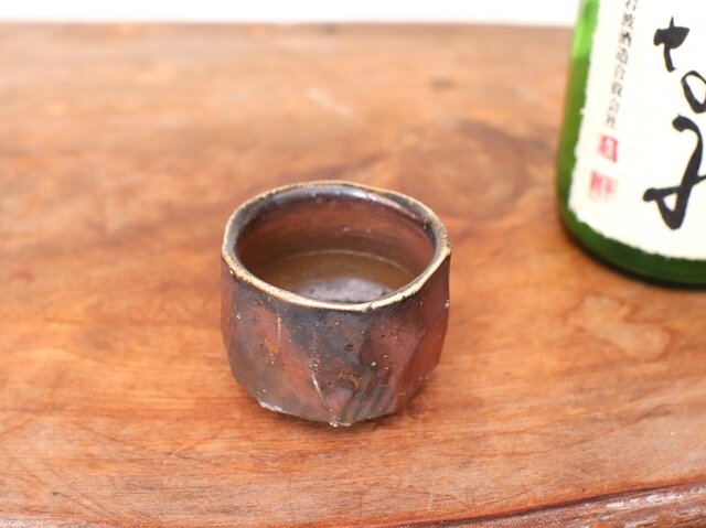 備前焼 ぐい呑み gi-006 | iichi 日々の暮らしを心地よくするハンドメイドやアンティークのマーケットプレイス