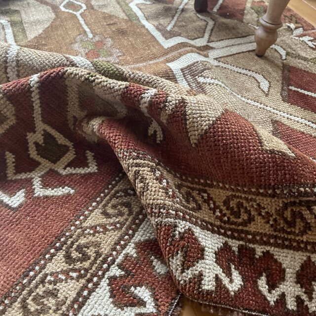 106×122 ウール ブラウン パッチワーク アクセントトルコヴィンテージラグ | iichi 日々の暮らしを心地よくするハンドメイドやアンティークのマーケットプレイス