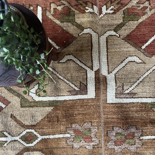 106×122 ウール ブラウン パッチワーク アクセントトルコヴィンテージラグ | iichi 日々の暮らしを心地よくするハンドメイドやアンティークのマーケットプレイス