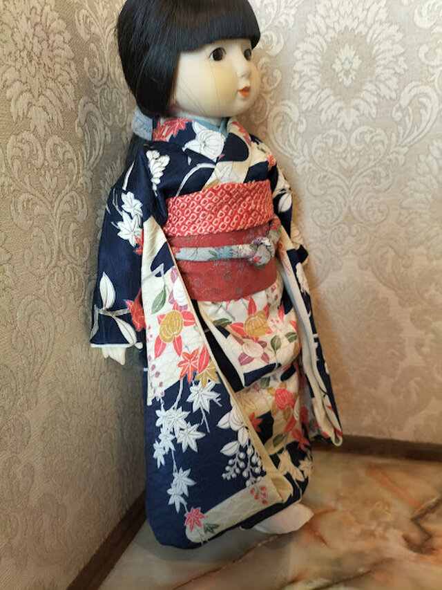 ドール背丈43～45cm用 リバーシブル仕立て振袖セット（紺・オフ白） | iichi 日々の暮らしを心地よくするハンドメイドやアンティークのマーケットプレイス