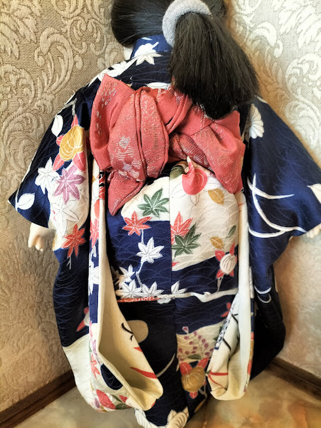 ドール背丈43～45cm用 リバーシブル仕立て振袖セット（紺・オフ白） | iichi 日々の暮らしを心地よくするハンドメイドやアンティークのマーケットプレイス