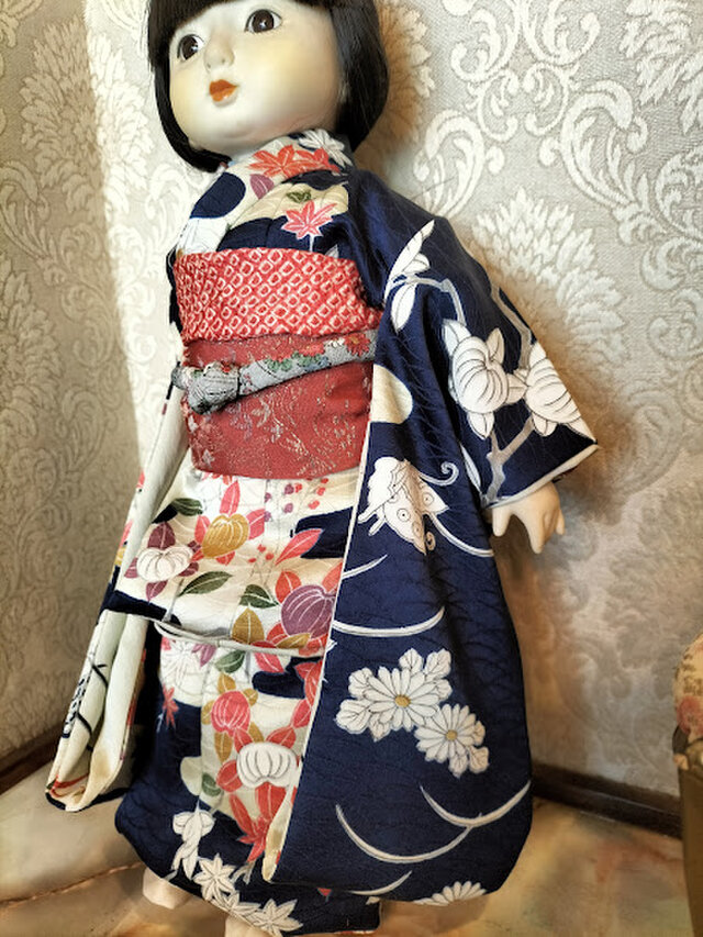 ドール背丈43～45cm用 リバーシブル仕立て振袖セット（紺・オフ白） | iichi 日々の暮らしを心地よくするハンドメイドやアンティークのマーケットプレイス