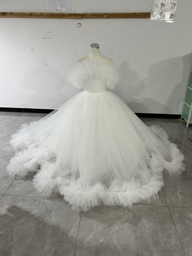 エレガント ウエディングドレス ホワイト 取り外しオフショルダー フレアスカート 二次会 花嫁 | iichi 日々の暮らしを心地よくするハンドメイドやアンティークのマーケットプレイス