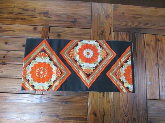 r88 帯飾り軸付 帯 テーブルランナー テーブルセンター おしゃれ 65x31.5cm | iichi 日々の暮らしを心地よくするハンドメイドやアンティークのマーケットプレイス