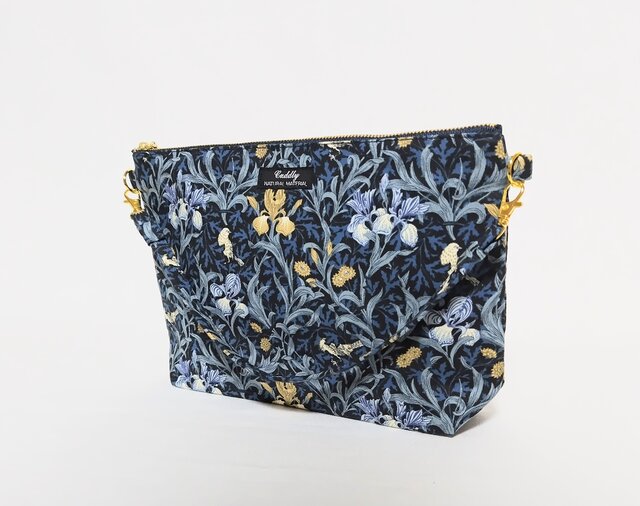 モリスのアイリスブルー 2Way横長ポーチ | iichi 日々の暮らしを心地よくするハンドメイドやアンティークのマーケットプレイス