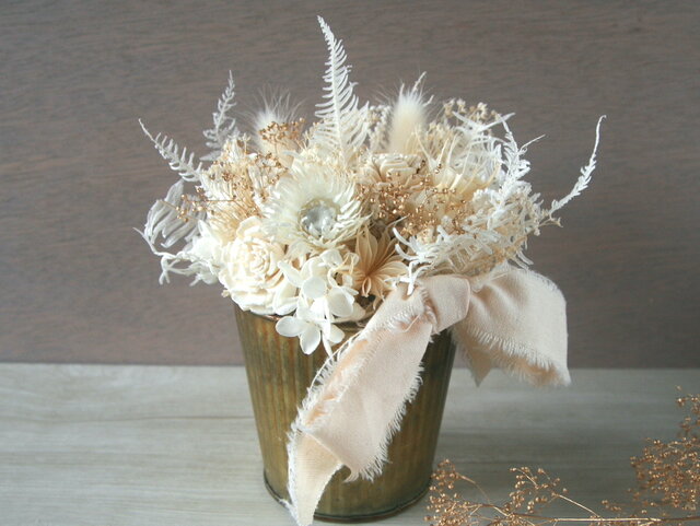 White gold arrangement -antique brown- | iichi 日々の暮らしを心地よくするハンドメイドやアンティークのマーケットプレイス