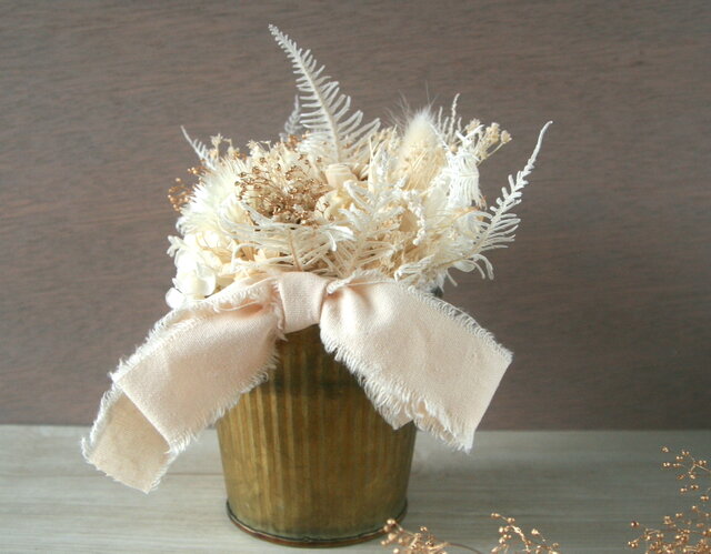 White gold arrangement -antique brown- | iichi 日々の暮らしを心地よくするハンドメイドやアンティークのマーケットプレイス