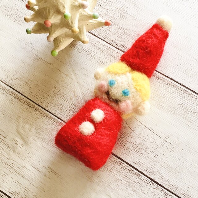 小さな小人さんとお花ブローチ | iichi 日々の暮らしを心地よくするハンドメイドやアンティークのマーケットプレイス