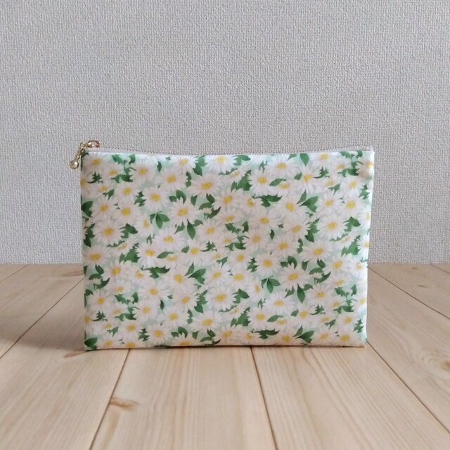 マーガレット 大きめ20cm 花柄のフラットポーチ 内ポケット イエロー 573 | iichi 日々の暮らしを心地よくするハンドメイドやアンティークのマーケットプレイス