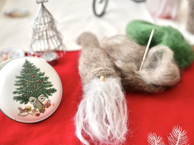 羊毛フェルト”トムテ” (3人） | iichi 日々の暮らしを心地よくするハンドメイドやアンティークのマーケットプレイス