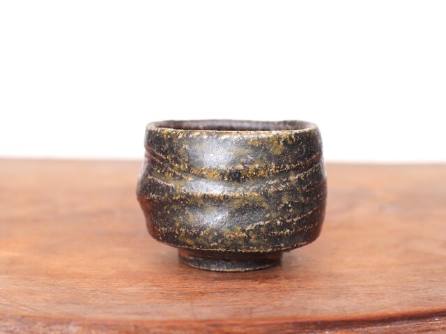備前焼 ぐい呑み gi-007 | iichi 日々の暮らしを心地よくするハンドメイドやアンティークのマーケットプレイス