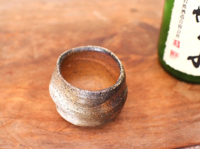 備前焼 ぐい呑み gi-007 | iichi 日々の暮らしを心地よくするハンドメイドやアンティークのマーケットプレイス
