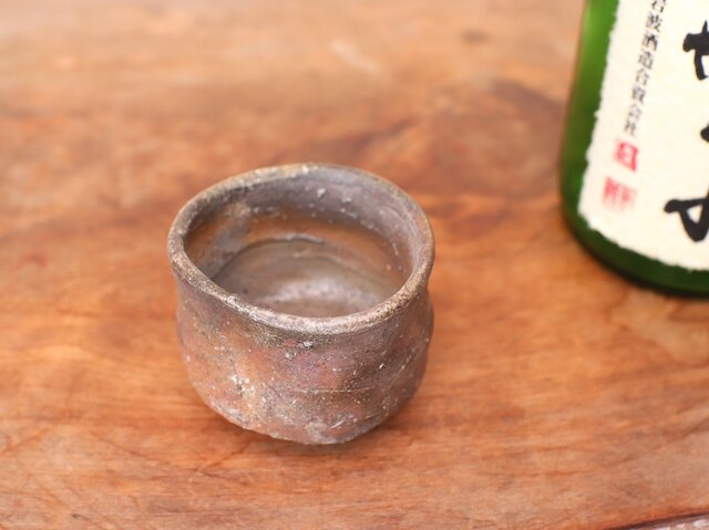 備前焼 ぐい呑み gi-009 | iichi 日々の暮らしを心地よくするハンドメイドやアンティークのマーケットプレイス