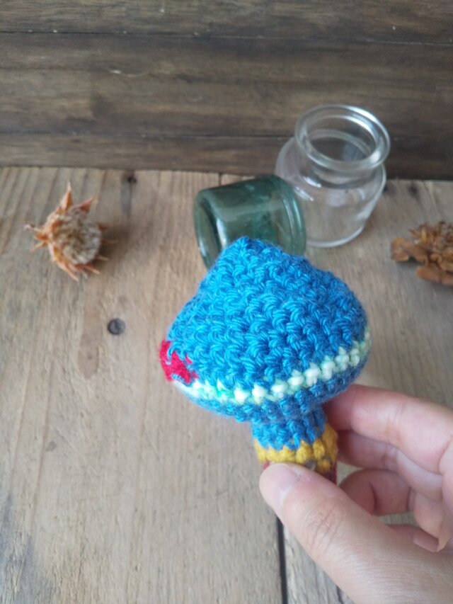 不思議の国のカラフルなキノコ | iichi 日々の暮らしを心地よくするハンドメイドやアンティークのマーケットプレイス