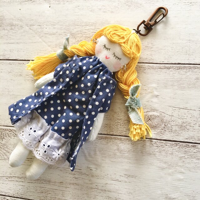 向日葵みたいなドットさんとポーチ | iichi 日々の暮らしを心地よくするハンドメイドやアンティークのマーケットプレイス