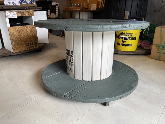在庫あり 即納 hotaru ドラムテーブル テーブル リビング BBQ カーキ ホワイト ステンシル キャスター | iichi 日々の暮らしを心地よくするハンドメイドやアンティークの ...