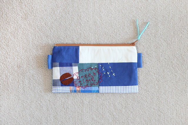 ぺたんこファスナーポーチ coffeetime ブルー再販 | iichi 日々の暮らしを心地よくするハンドメイドやアンティークのマーケットプレイス