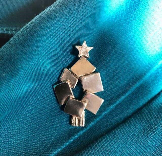 Xmas－ピンブローチ | iichi 日々の暮らしを心地よくするハンドメイドやアンティークのマーケットプレイス