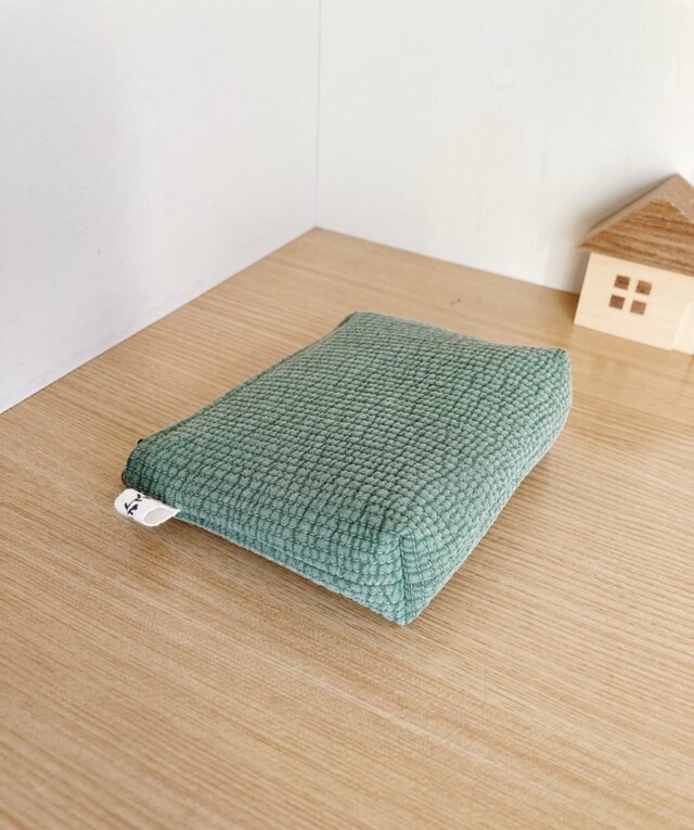 ヌビキルトのミニポーチ（3mmピッチ・グリーン） | iichi 日々の暮らしを心地よくするハンドメイドやアンティークのマーケットプレイス