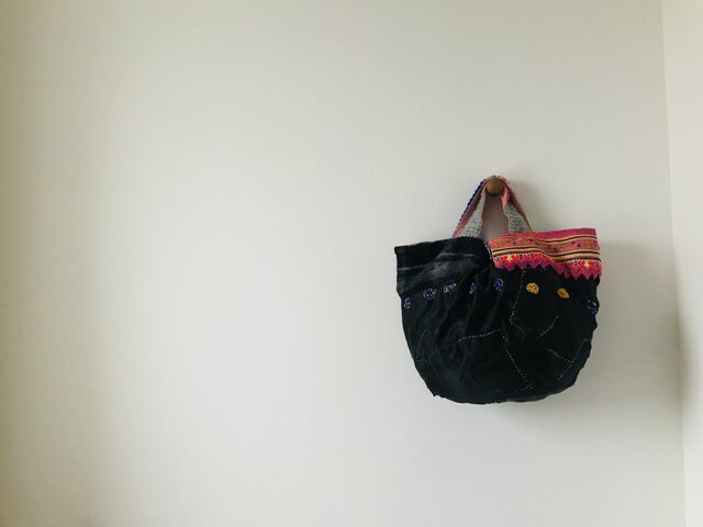 Bag 手縫いのバッグ 布製 本革持ち手 スローファッション ハンドメイド 1927 | iichi 日々の暮らしを心地よくするハンドメイドやアンティークのマーケットプレイス