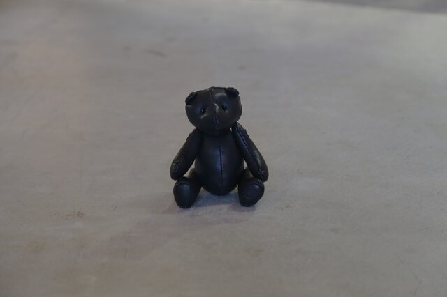 sourire leather bear | iichi 日々の暮らしを心地よくするハンドメイドやアンティークのマーケットプレイス