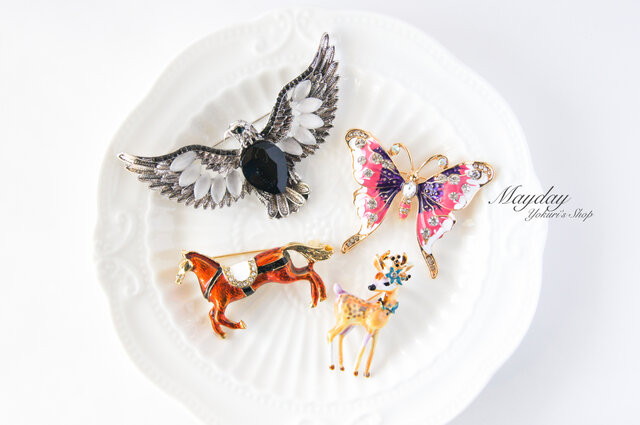 『童話の世界に連れて行く鹿ブローチ』 | iichi 日々の暮らしを心地よくするハンドメイドやアンティークのマーケットプレイス