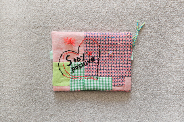 ぺたんこファスナーポーチh2 | iichi 日々の暮らしを心地よくするハンドメイドやアンティークのマーケットプレイス