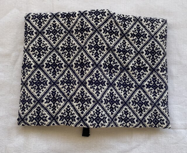 こぎん刺し ⌘ブックカバー⌘ | iichi 日々の暮らしを心地よくするハンドメイドやアンティークのマーケットプレイス