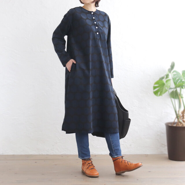 New! コーデュロイ ヘンリーネックワンピース （ドットネイビー/ブラック）OP43 | iichi 日々の暮らしを心地よくするハンドメイドやアンティークのマーケットプレイス