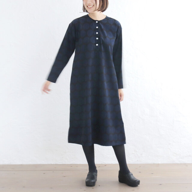 New! コーデュロイ ヘンリーネックワンピース （ドットネイビー/ブラック）OP43 | iichi 日々の暮らしを心地よくするハンドメイドやアンティークのマーケットプレイス